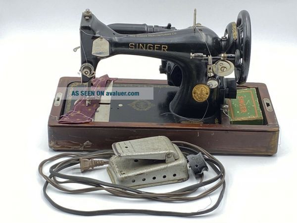 Vintage 1948 Black Singer Sewing Machine With Bentwood Case Serial ...