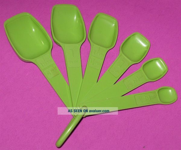Vintage Tupperware MEASURING SPOONS Set Of 6 Green On Clip - On Ring ...