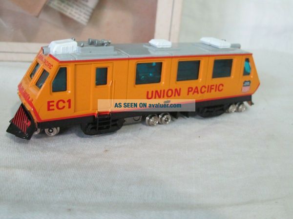 Bachmann HO Scale Union Pacific Plasser EM80C Motorized Track Cleaning ...
