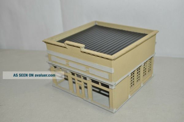 HO Scale Building Structure Downtown Store Retail Shop | #39581763