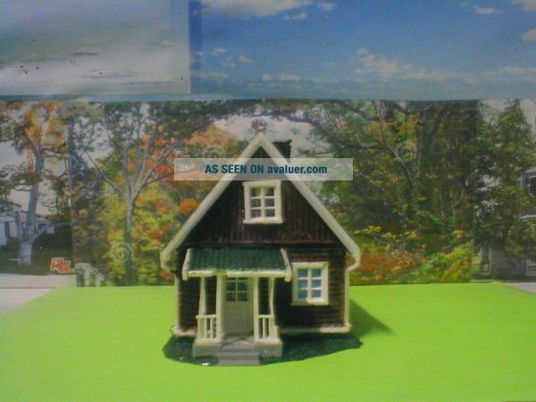 HO Scale House With Light, Weathered Lightly Detailed Assembled Heljan ...