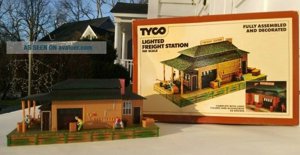 Vintage TYCO HO Scale Lighted Freight Train Station | #39737640