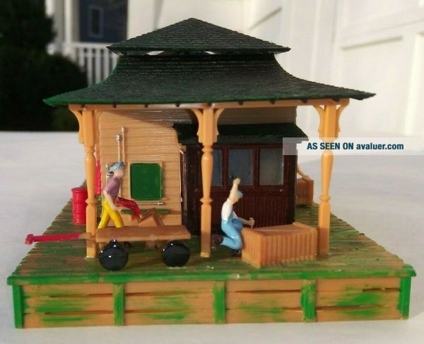 Vintage TYCO HO Scale Lighted Freight Train Station | #39737640