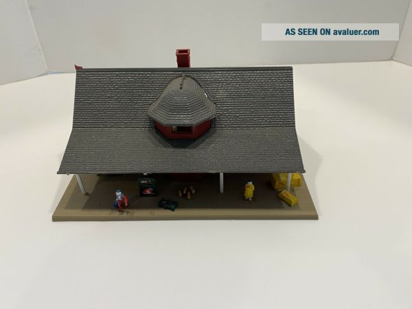 Vintage 1950s HO Scale Revell Town Passenger Station Building | #39991048