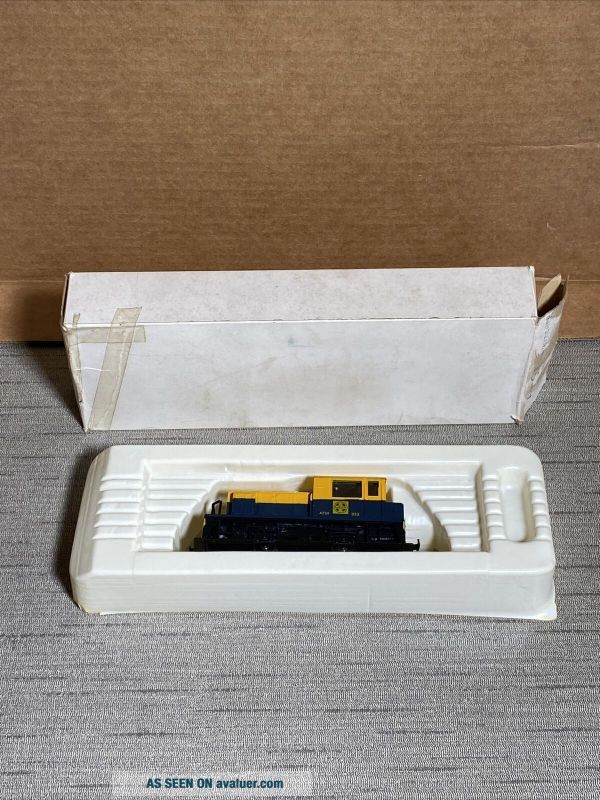 Vintage AHM HO Scale Santa Fe ATSF 332 Diesel Switcher Locomotive ...