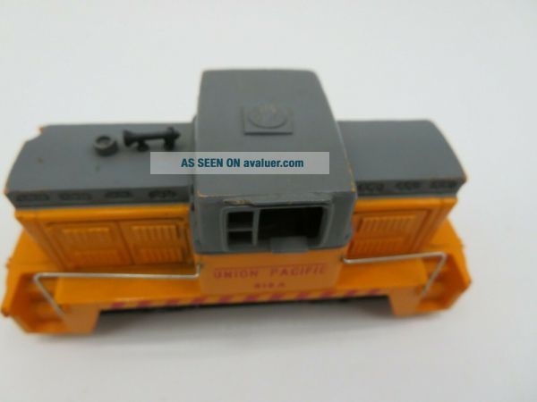 Union Pacific 318 - A Orange HO Scale Train Switcher | #40882204