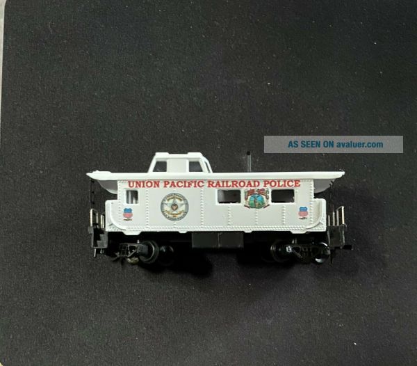 Bachmann HO Scale Union Pacific Railroad Police Caboose | #40918537