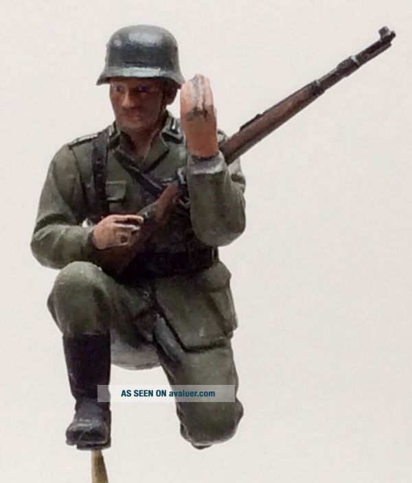 WWII German Soldier Kneeling With Kar98k Built - Up 1/35 Scale Figure ...