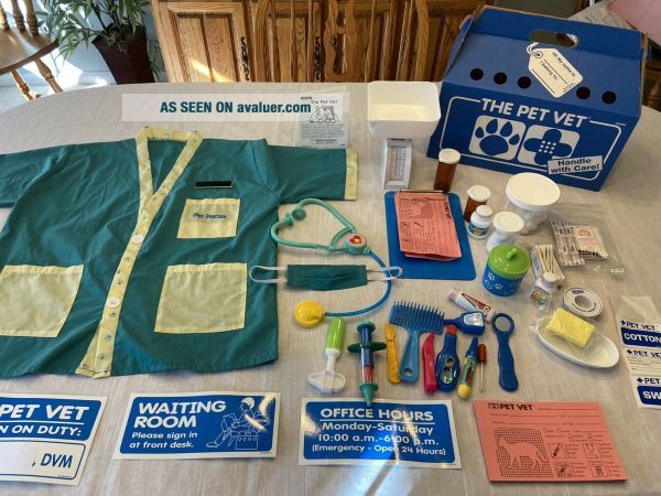 LAKESHORE THE PET VET KIT Includes Lab Coat And MASK And STORAGE BOX ...