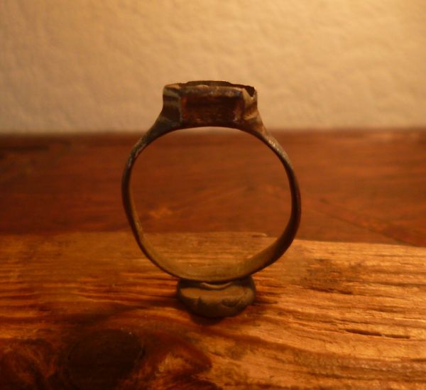 LATE MEDIEVAL BRONZE FINGER RING WITH DECORATIONS - METAL DETECTING ...