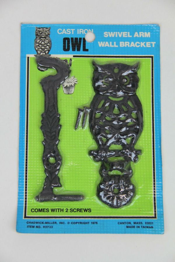 VINTAGE RETRO CAST IRON OWL SWIVEL ARM WALL BRACKET 1975 5 " ON CARD ...
