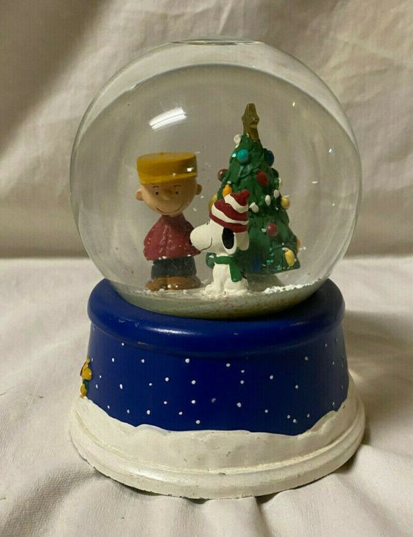 Hallmark Peanuts Musical Snow Globe 50th Anniversary Charlie Brown ...