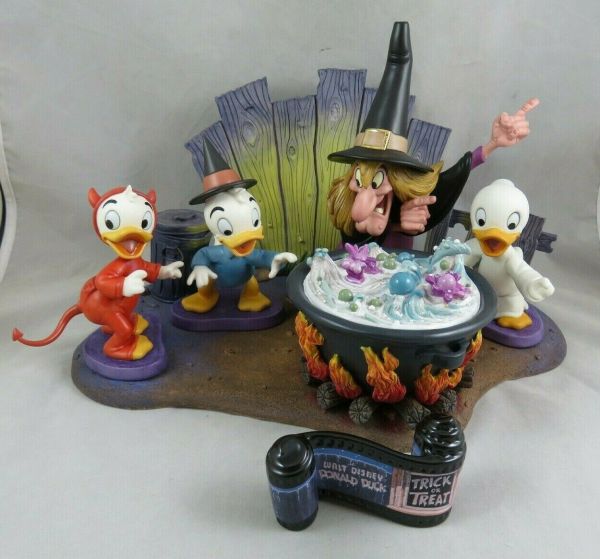 Disney WDCC - Halloween Trick Or Treat Figurine Set Donald ' S Nephews ...