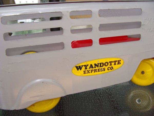 RARE ANTIQUE WYANDOTTE PRESSED STEEL STAKE TRUCK EXPRESS CO. METAL ...