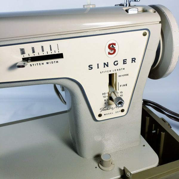 Vintage Heavy Duty Singer Sewing Machine Model 237 Fashion Mate W ...
