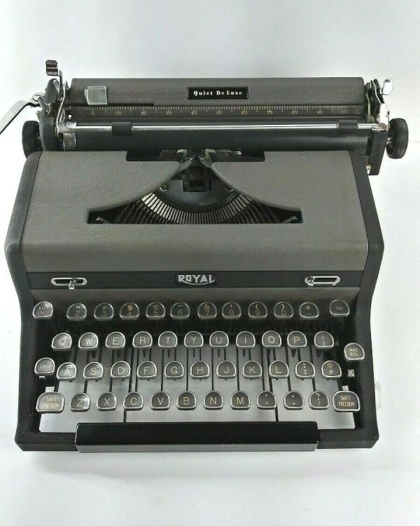 Vintage Royal Quiet De Luxe. Portable Typewriter W/ Hard Case | #52760946