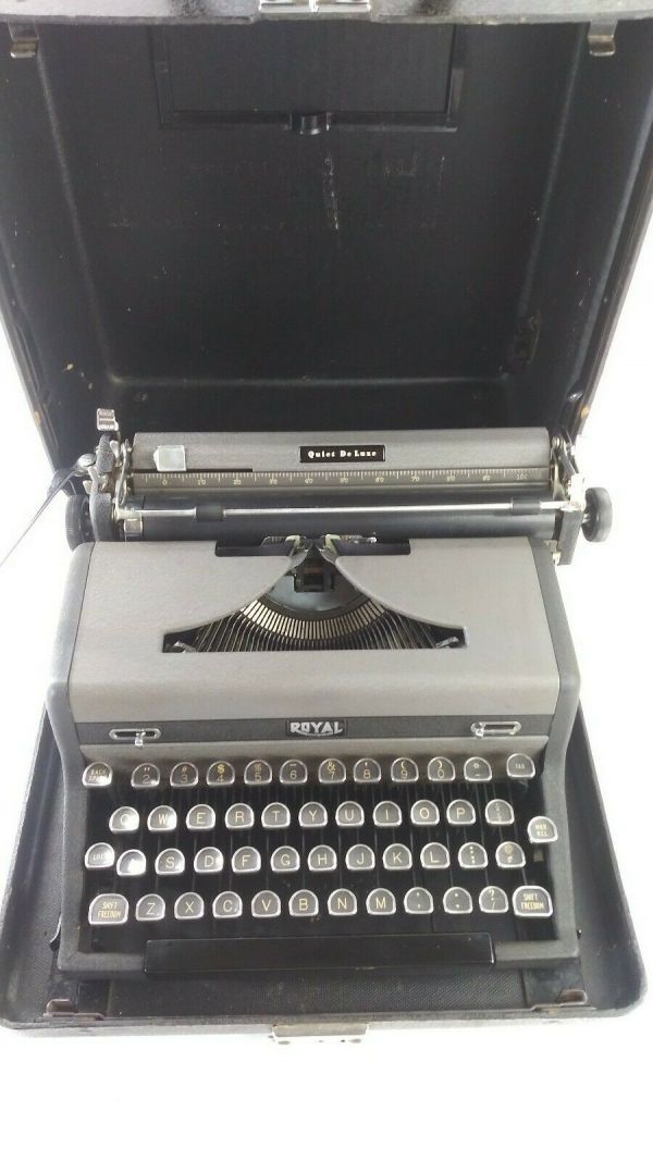 Vintage Royal Quiet De Luxe. Portable Typewriter W/ Hard Case | #52760946