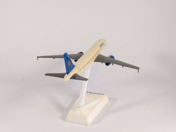 AIR WORLD Airbus A320 Plastic Aircraft Model 1:200 Scale Wooster READ ...