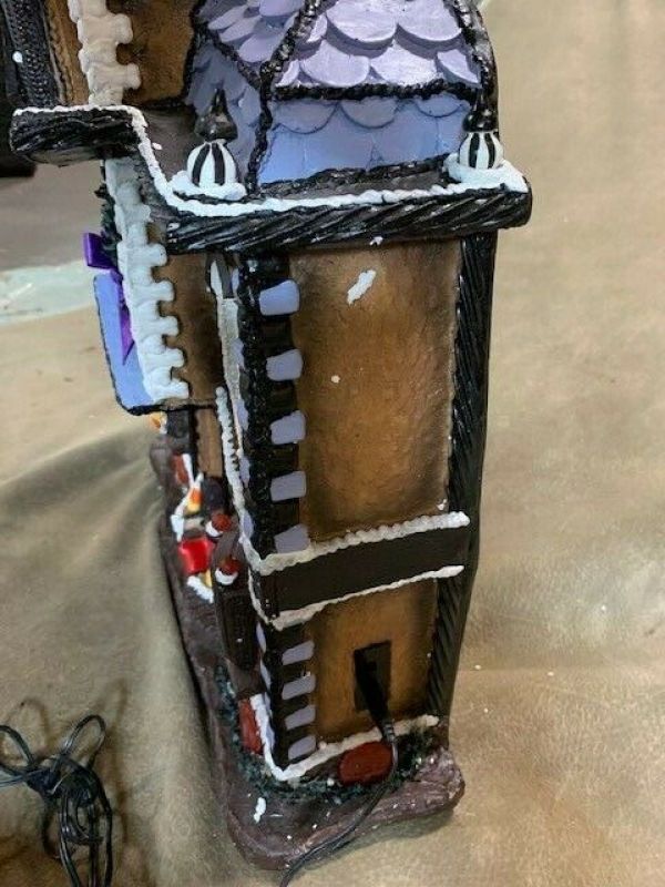 Traditions By Byers ' Choice Lighted Ghostly Manor Gingerbread House ...