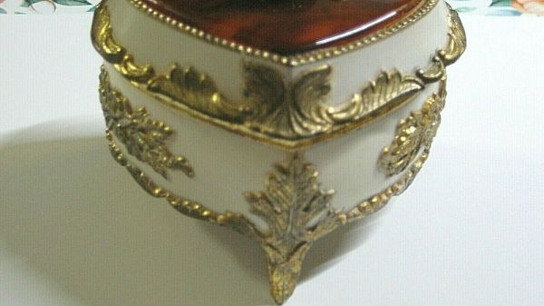SMALL VINTAGE JAPANESE HEART SHAPED MUSICAL TRINKET BOX | #55616624