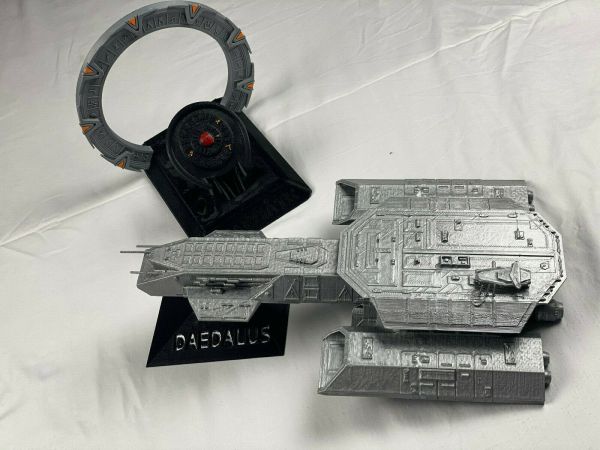 Stargate SG - 1 Daedalus Ship And Stargate With DHD | #56009087